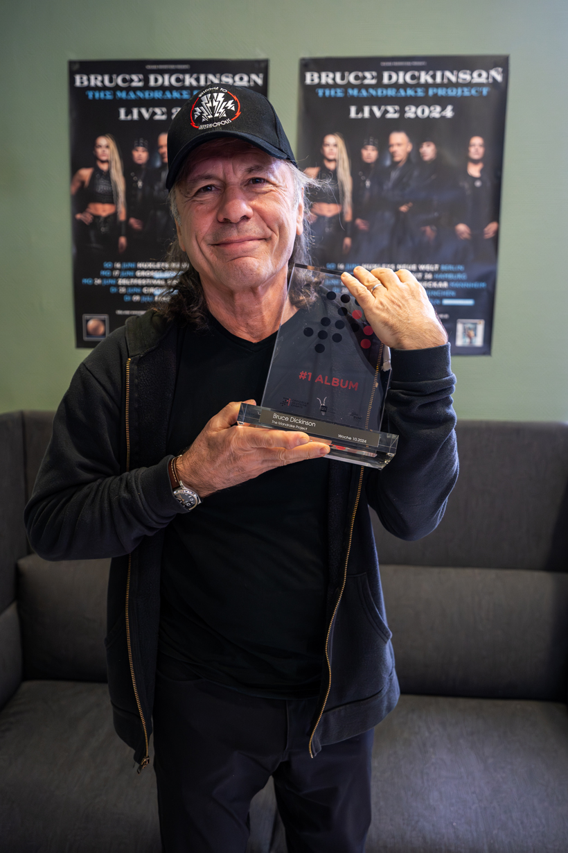 Bruce Dickinson Nr 1 Mit The Mandrake Project In Den Deutschen